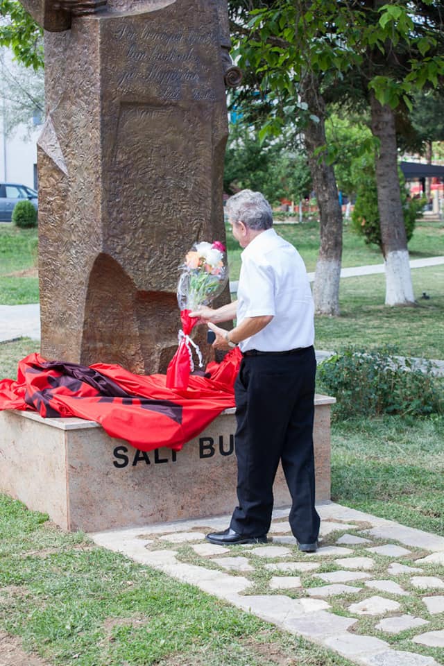 Shtatorja e Sali Butkës vendoset në Kolonjë. Përjetësohet figura e ...